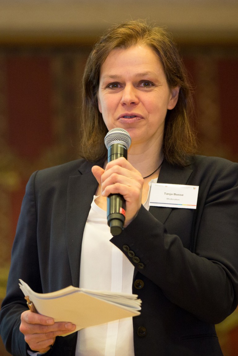 Dr. Tanja Busse Moderatorin - Dr. Tanja Busse