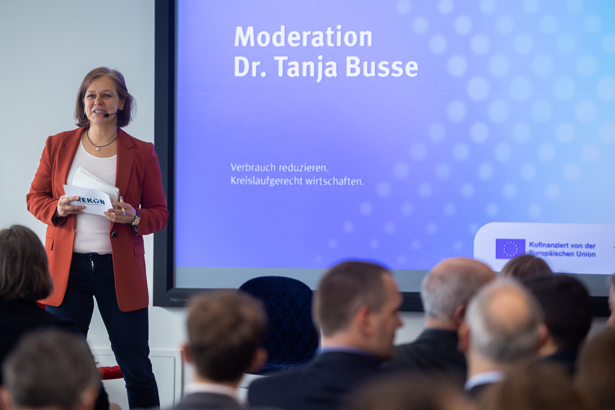 Dr. Tanja Busse Moderatorin - Dr. Tanja Busse